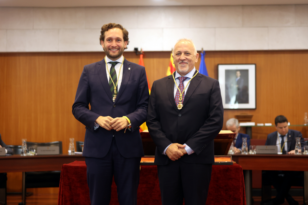 Investidura de Isaac Claver como presidente de la Diputación Provincial ...