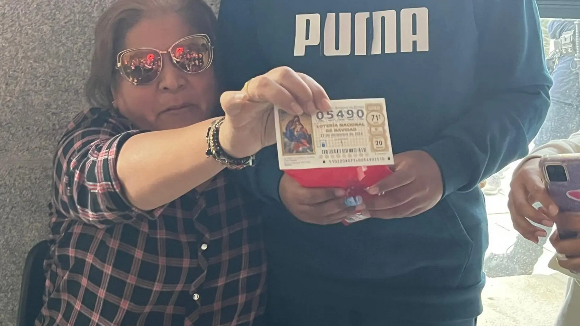 Perla, agraciada con el Gordo, vive en directo el sorteo el Teatro Real