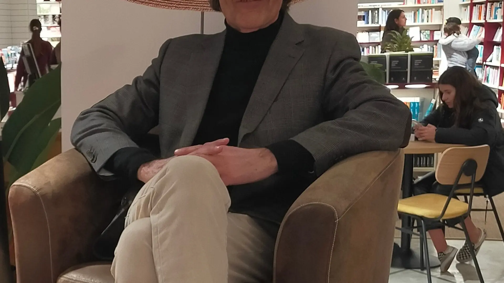 Javier Díez: "Es una novela de intriga con delicados matices políticos"