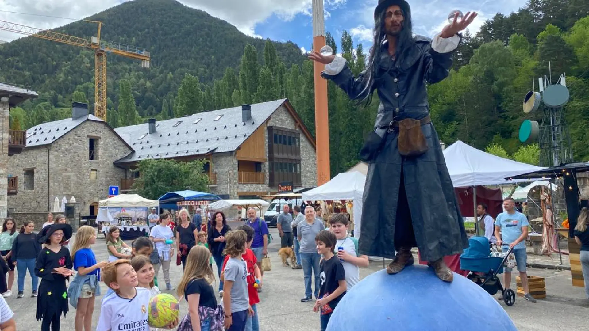 La magia de brujas, mitos y leyendas inunda Sallent