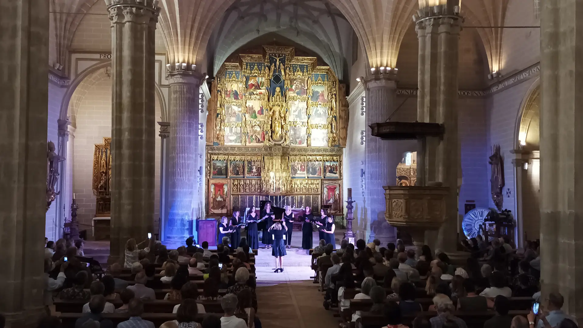 La Colegiata de Bolea de llenó para escuchar el concierto de la soprano ...
