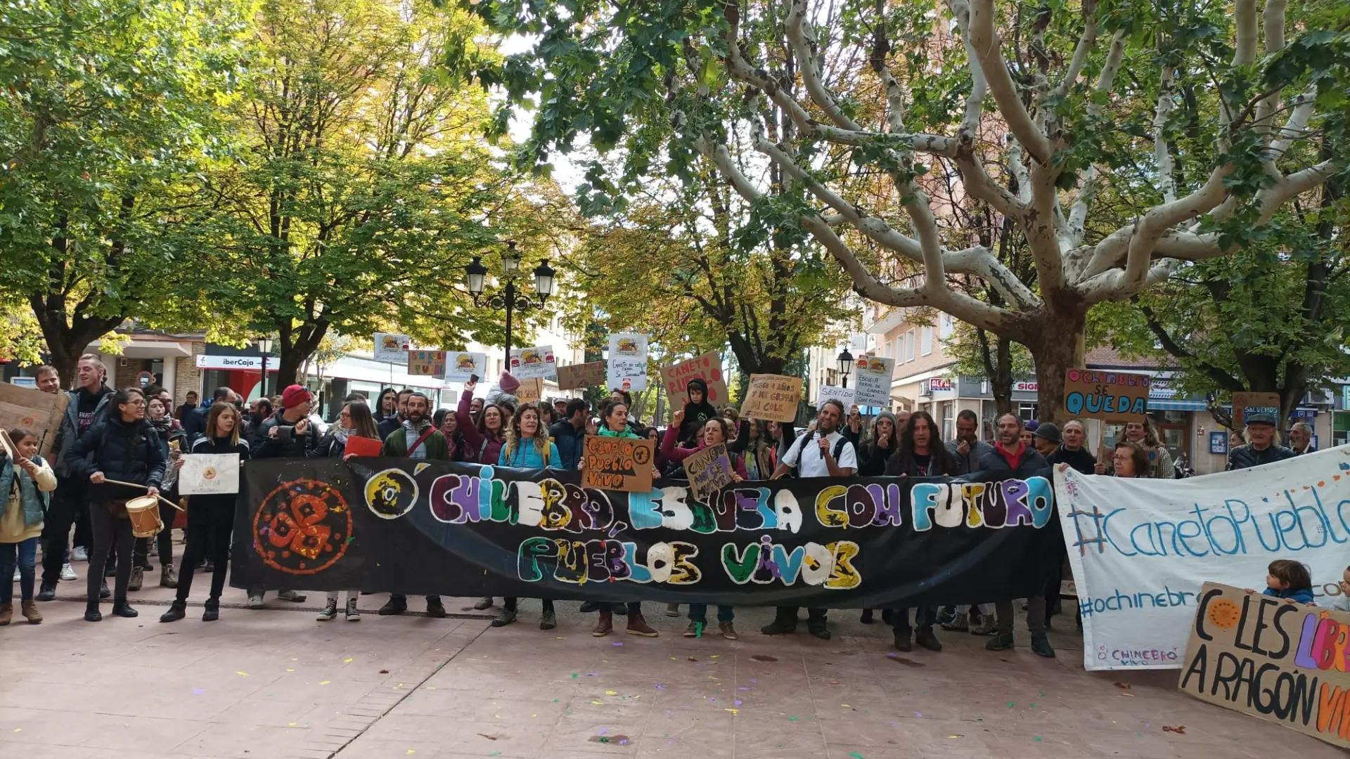 Caneto se manifiesta en Huesca: "no vamos a trasladar a los niños"