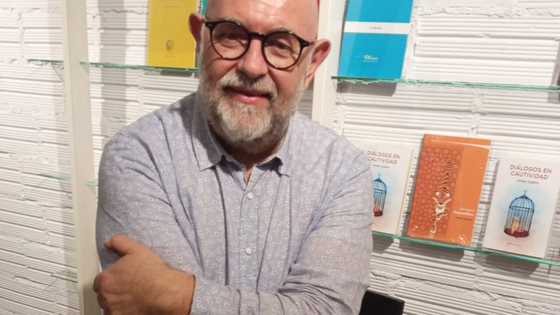 Antón Castro: “La democracia sirve para el reencuentro hacia la luz y la claridad”