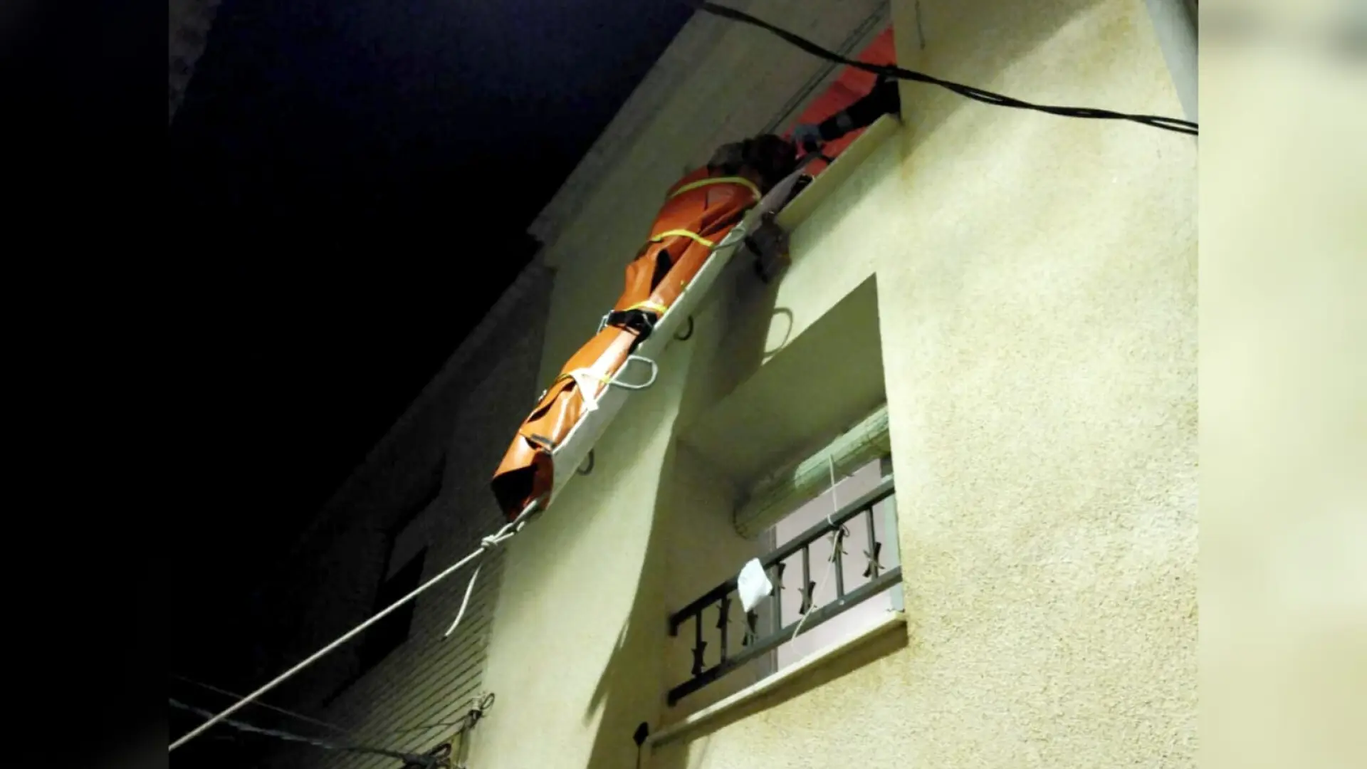 Evacúan Por La Ventana A Un Hombre En Tamarite De Litera Tras Sufrir