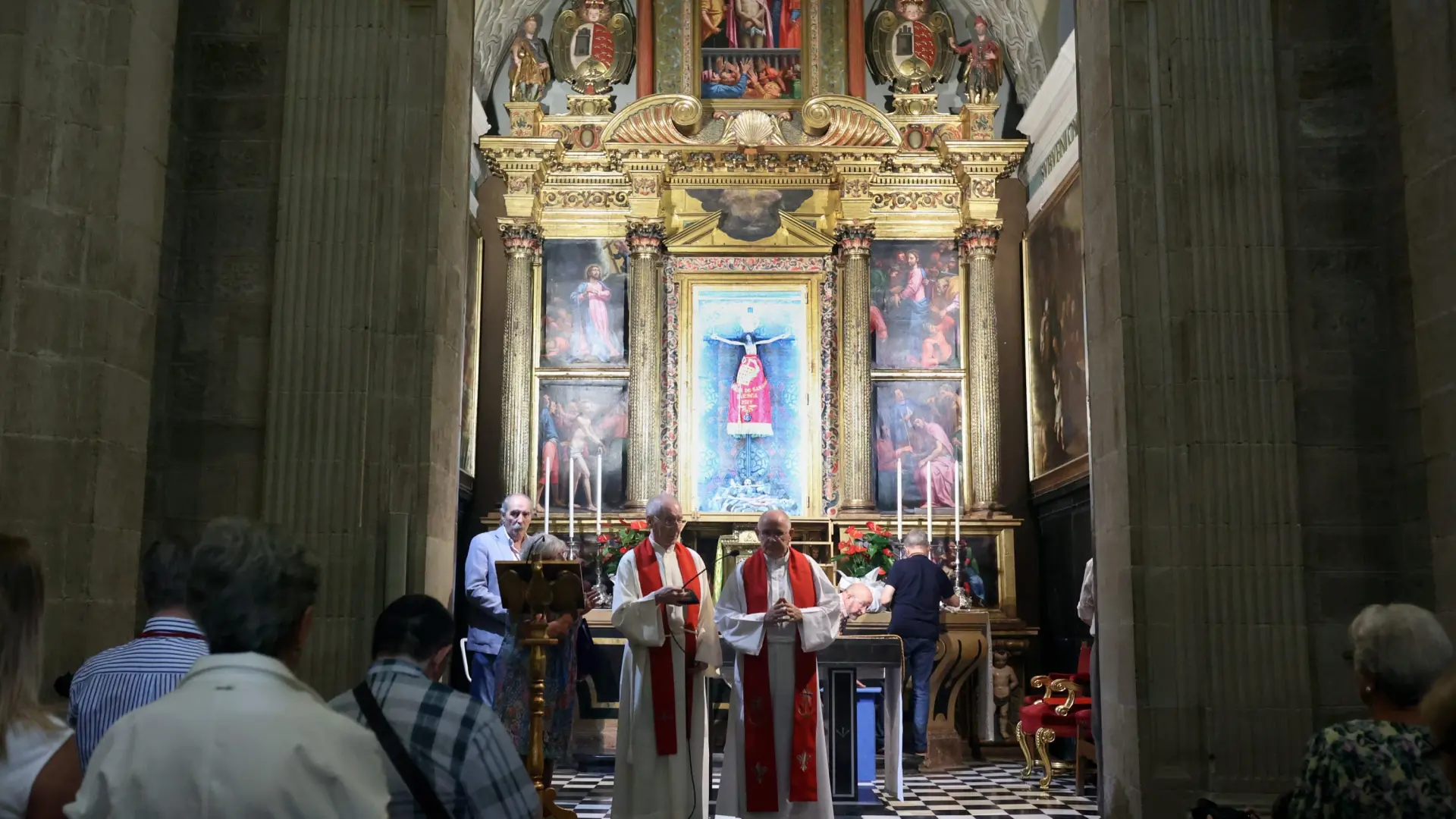 El Santo Cristo de los Milagros luce un nuevo manto | Imágenes