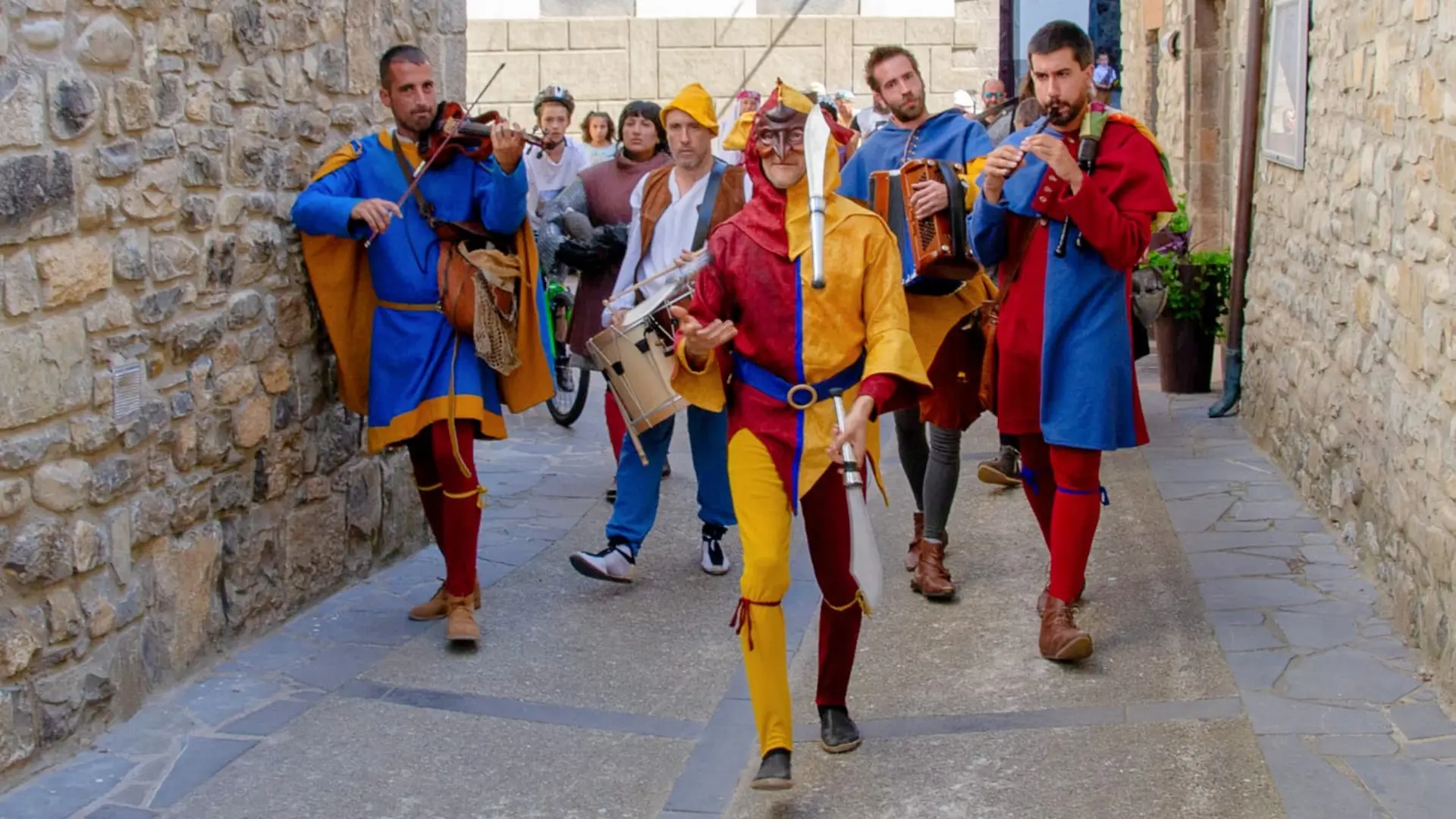 Salvatierra de Esca escenifica su origen