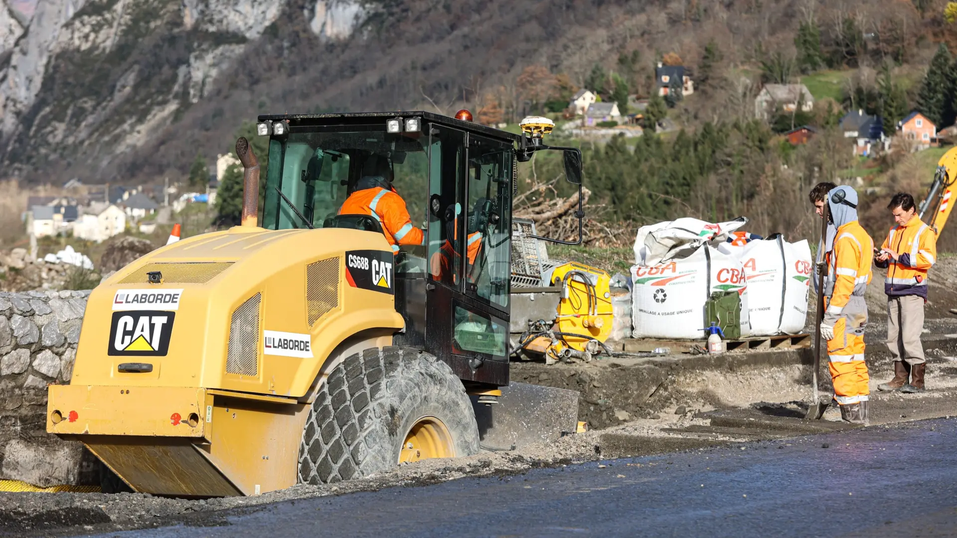 Recta final de las obras en la carretera RN134 | Imágenes