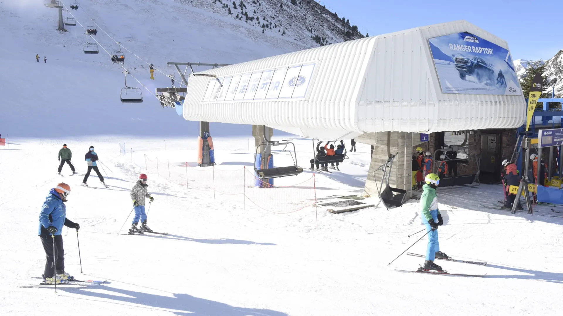 Astún informa de que la reparación del telesilla de Canal Roya avanza ...