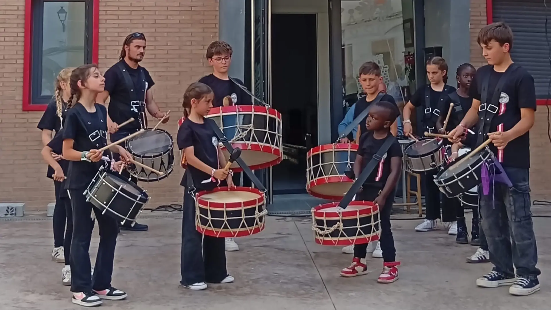 Azanuy celebra los 20 años de los Bombos y Tambores