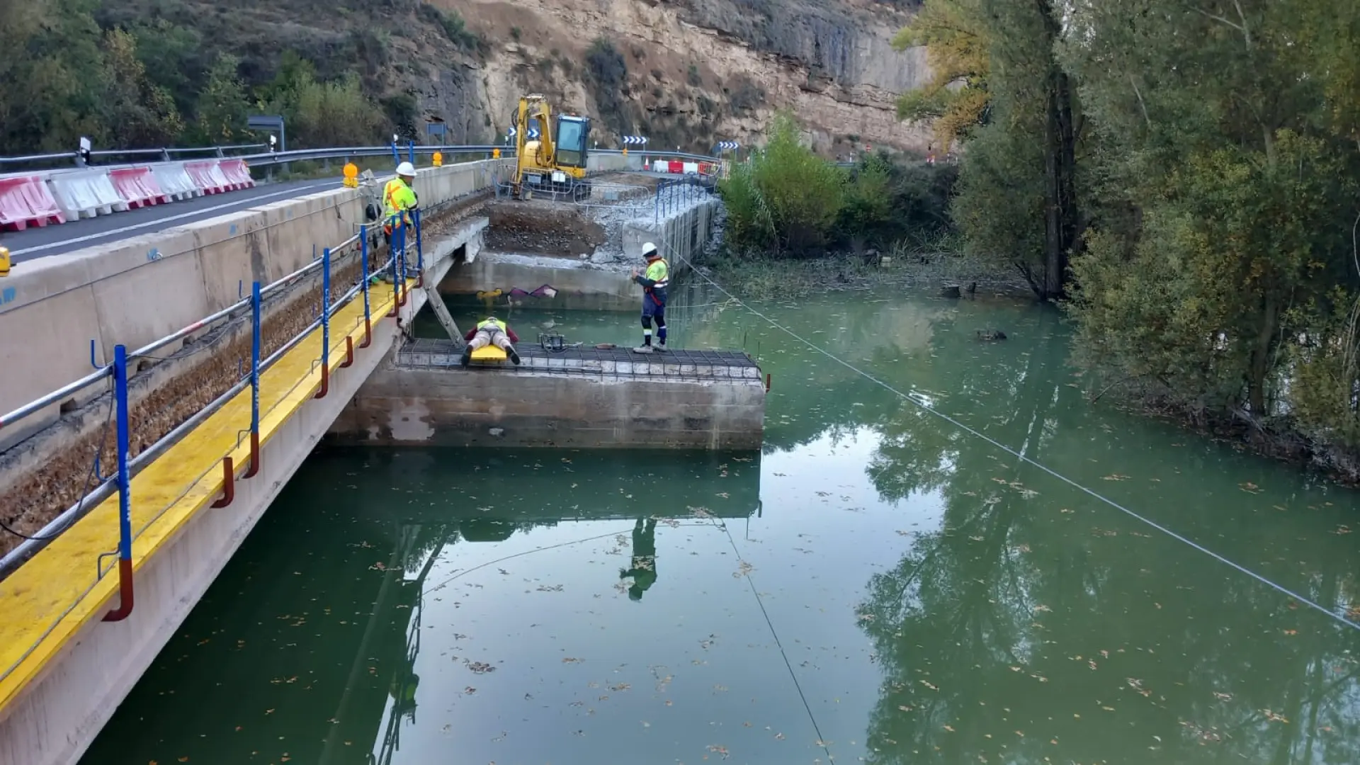 Corte en la N-123A sobre el embalse de Barasona por la prueba de carga en el puente
