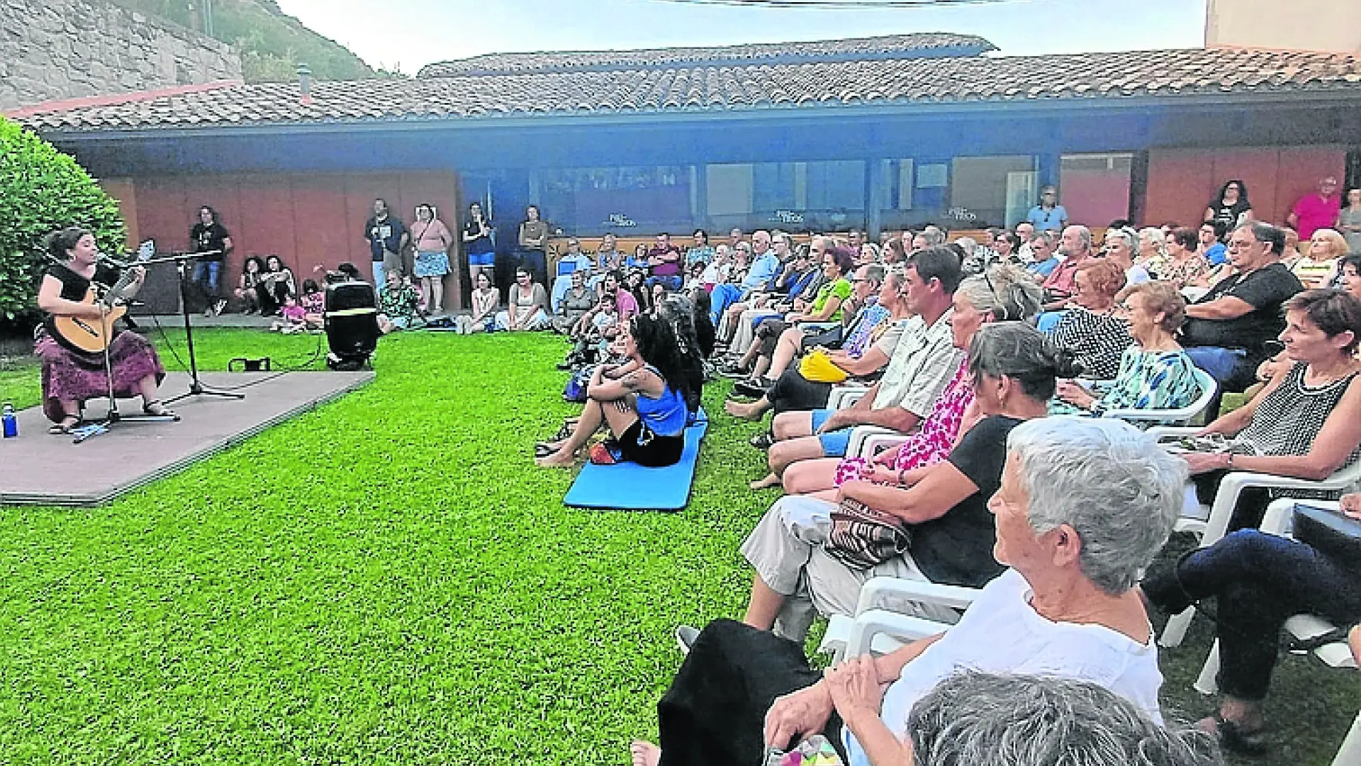 La guitarrista Eva Pons ofrece un recital en Espacio Pirineos de Graus
