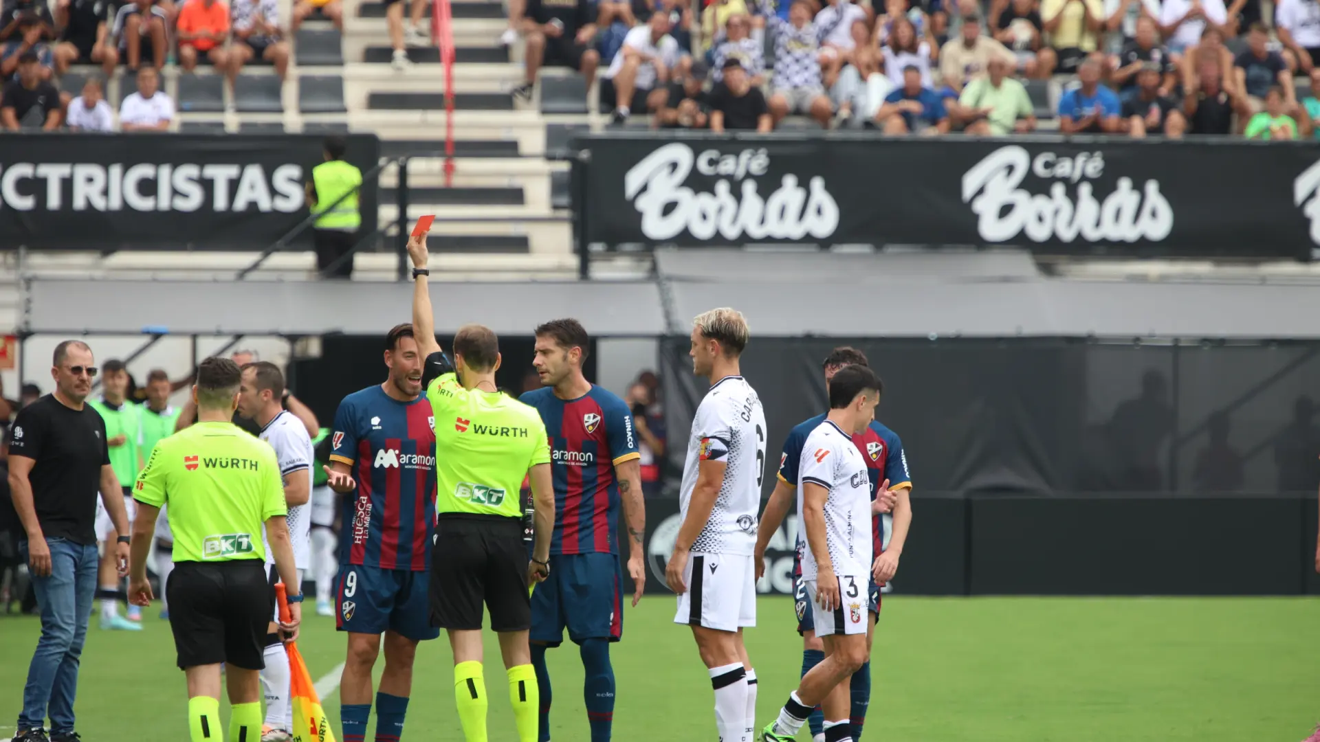 La SD Huesca recibe en Ceuta el primer golpe de realidad de la ...