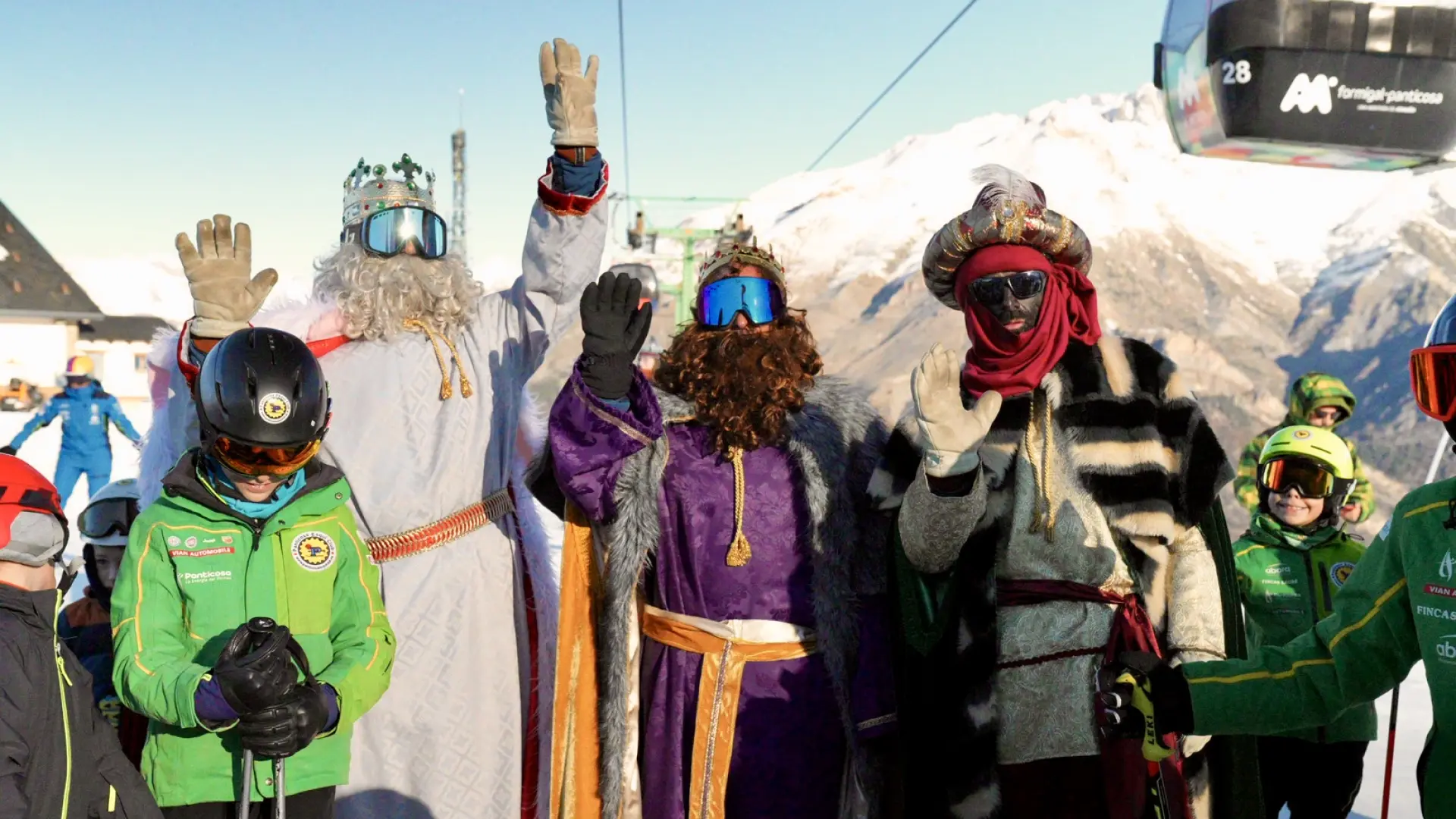 Fotos de la visita de los Reyes Magos a las estaciones de Aramón en el ...