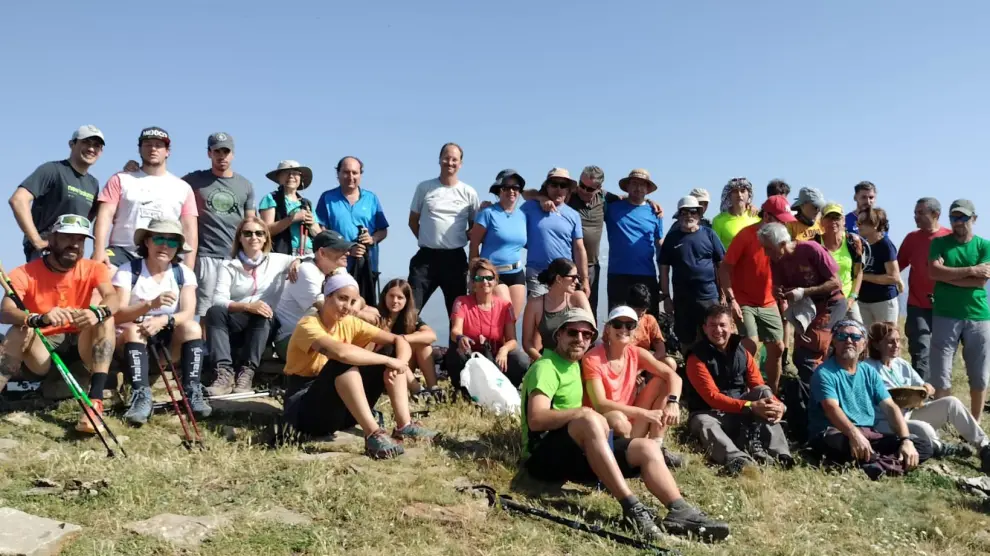 Una ascensión nocturna para celebrar el Día del Club de Montaña Nabaín