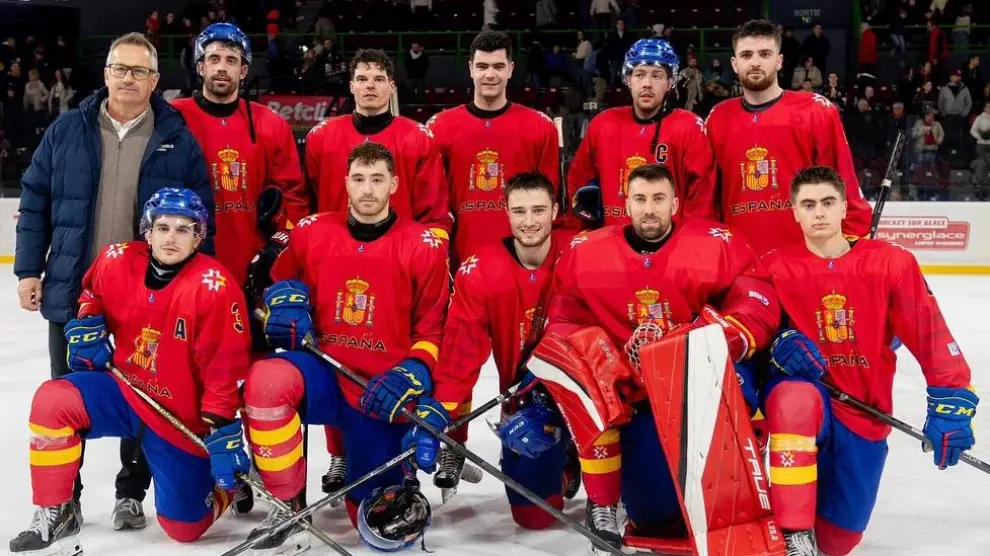 Once deportistas de Jaca, con la selección española de hockey sobre hielo