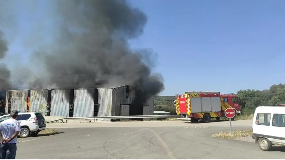 Arde Un Almacén De Paja De Una Nave En Azlor