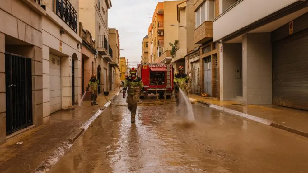 El refuerzo aragonés limpia el 20 % de las calles de Catarroja