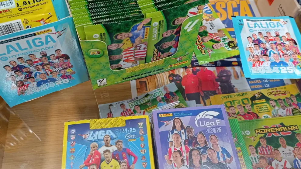 El intercambio de cromos, una práctica que nunca pasa de moda