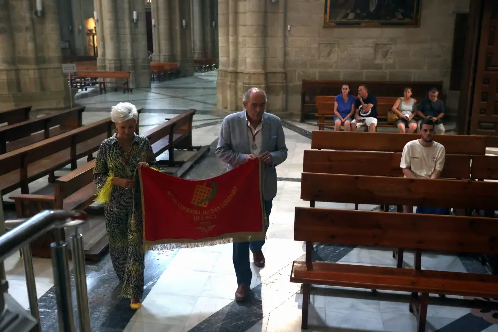 El Santo Cristo de los Milagros luce un nuevo manto | Imágenes