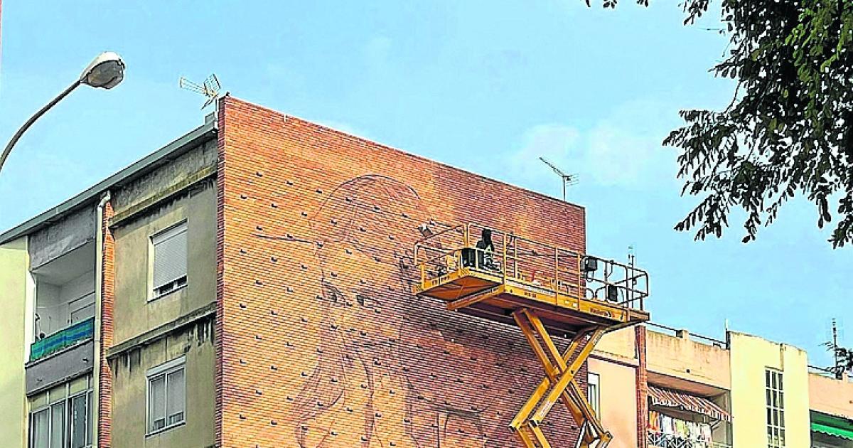 David Gatta refleja el paso del tiempo en un muro de 17 metros