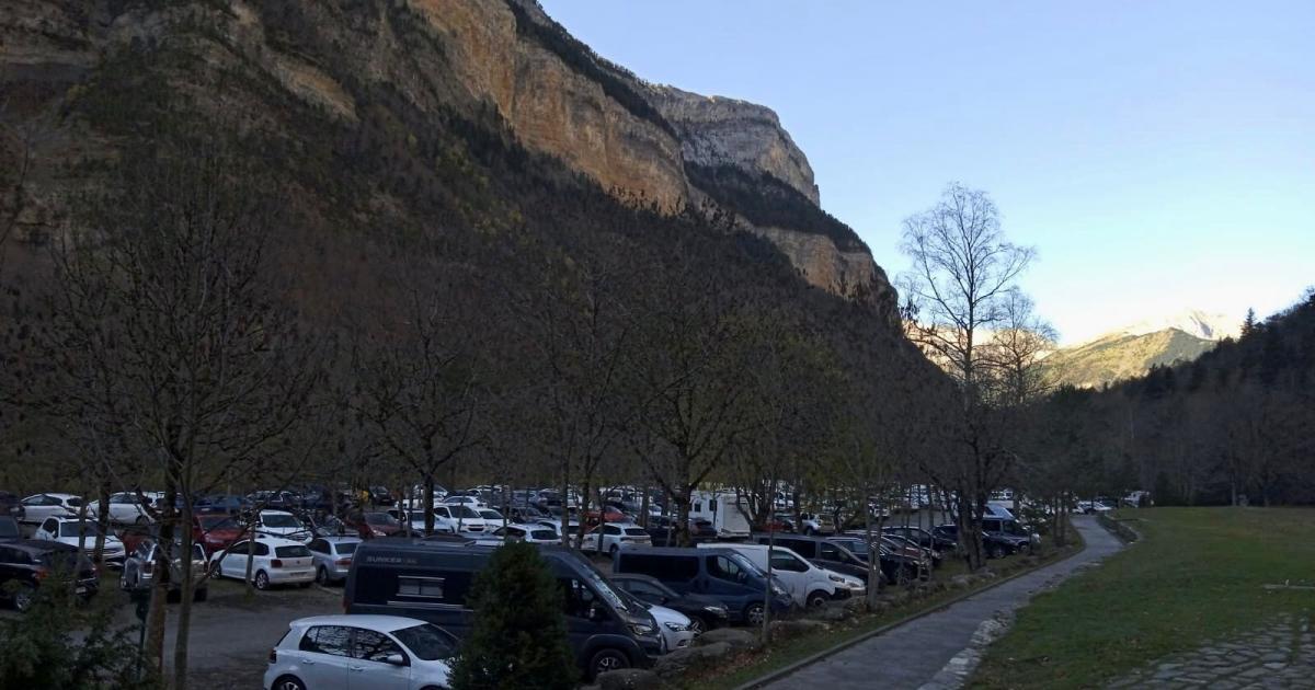 El Parque de Ordesa por Torla cuelga el cartel de completo desde las ...