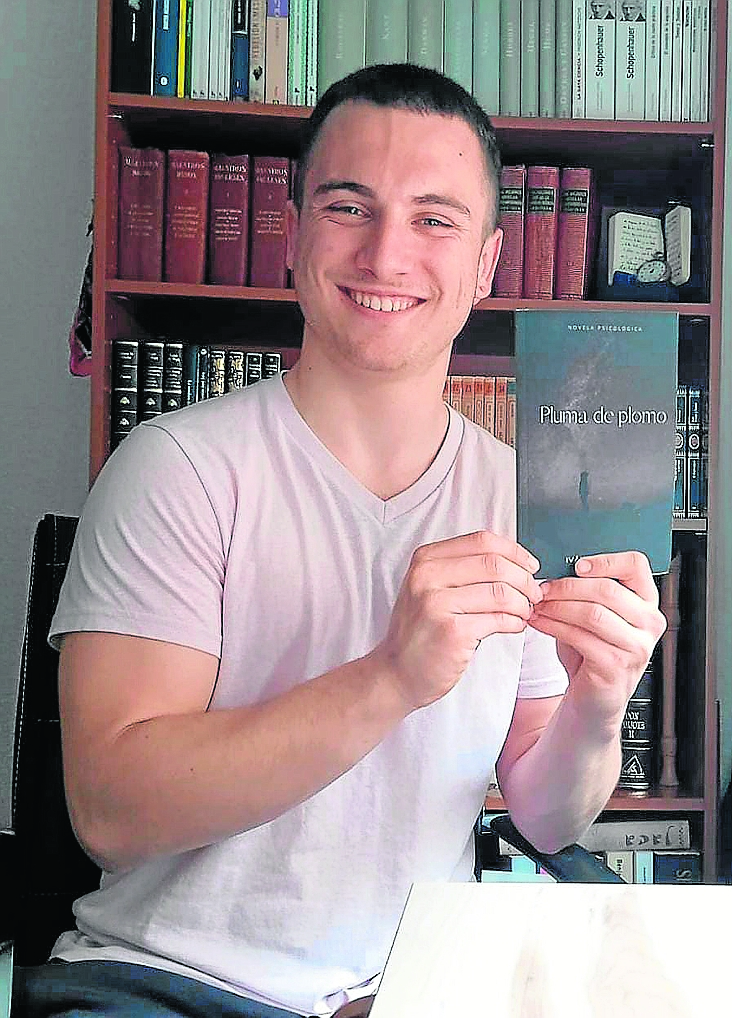 El jaqués Iván Seral publica su segunda novela, ‘Pluma de plomo’