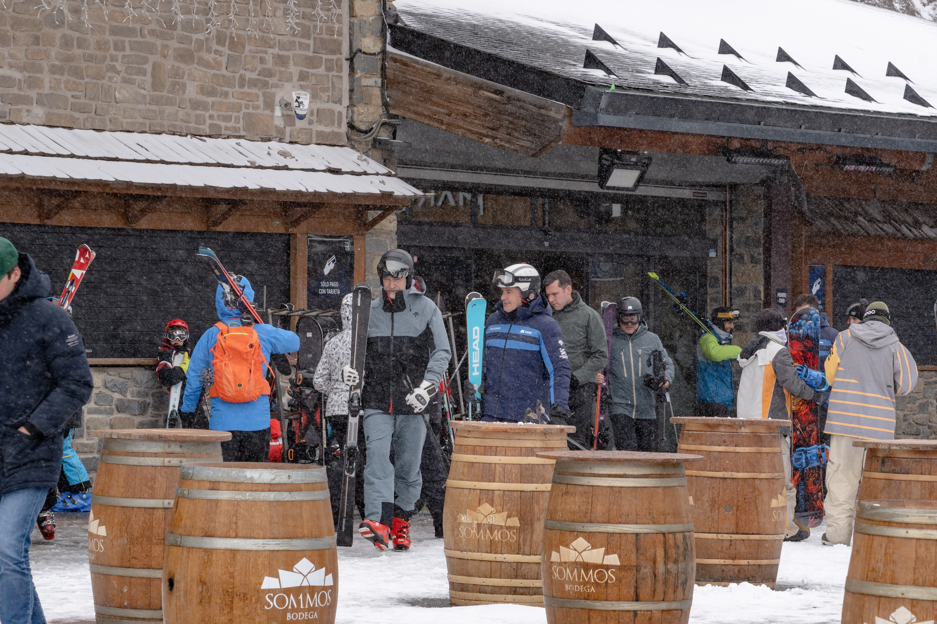 Imágenes del rey Felipe VI esquiando en la estación de Aramón Formigal