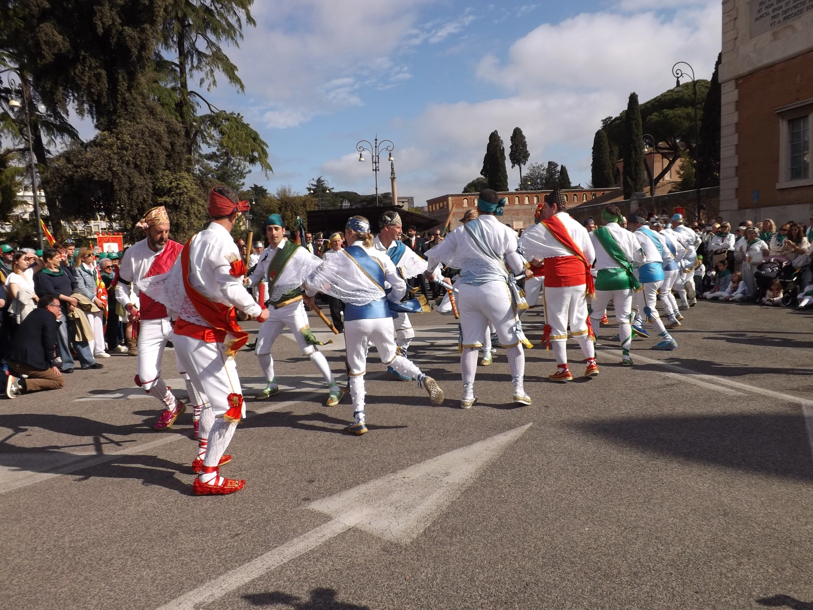 Un año especial danzando en la cuna y ante la tumba del patrón en Roma