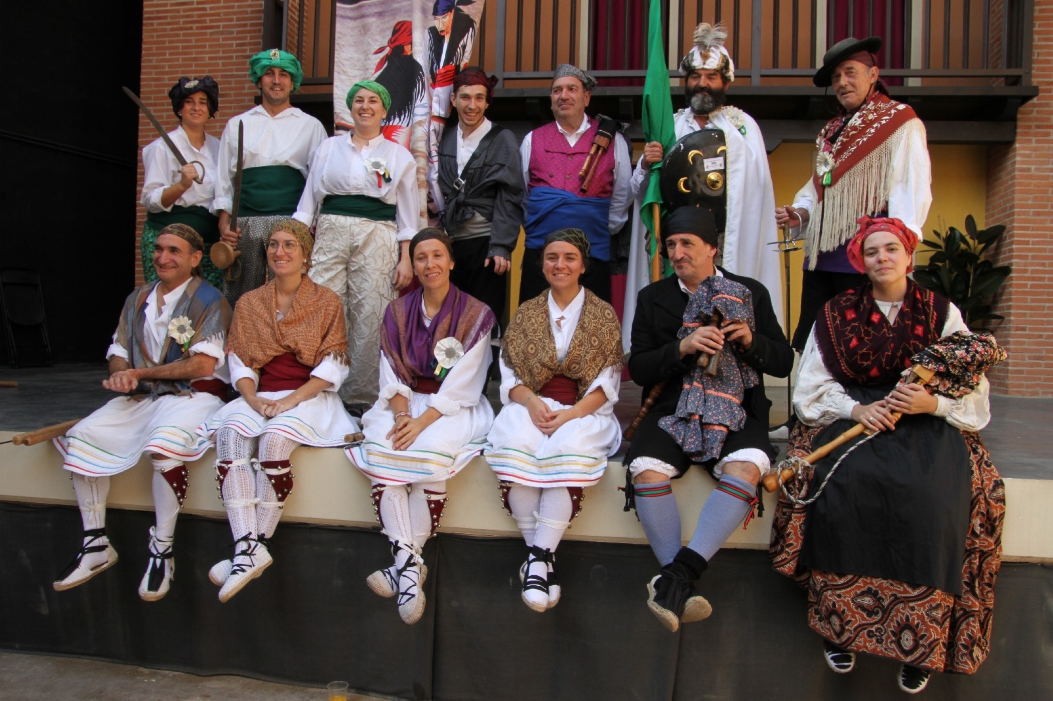 El dance monegrino brilla en Robres: una fiesta de identidad y cultura