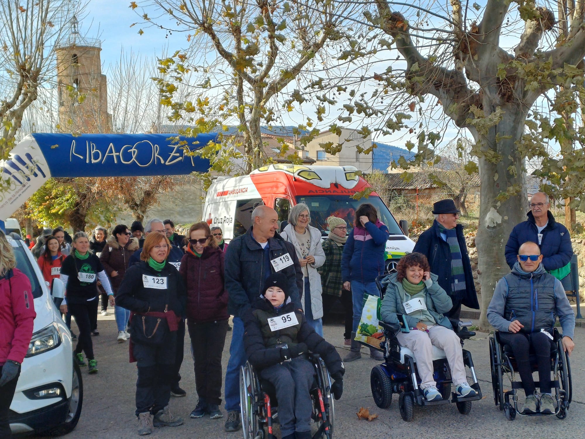 Casi 500 personas participan en la II Caminata "Carretera y Vida" de ...