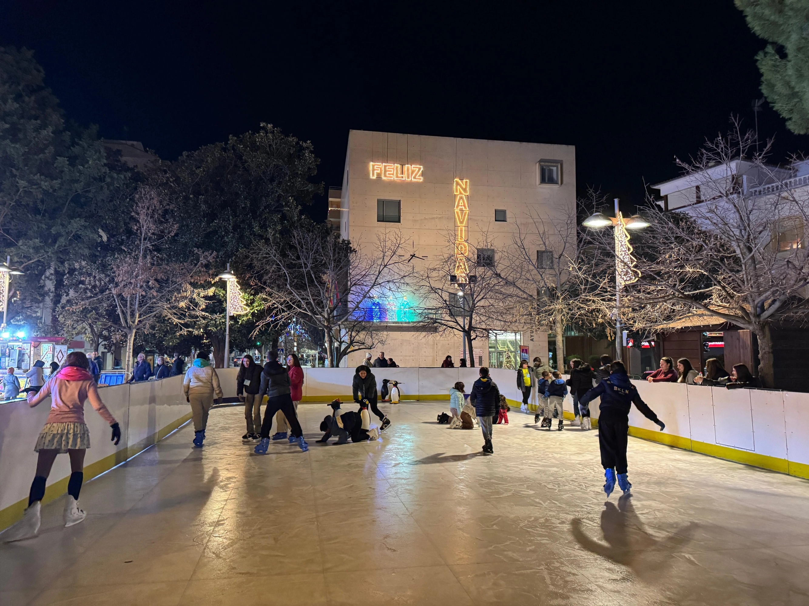 Diver Biner y pista de hielo sintético en Binéfar