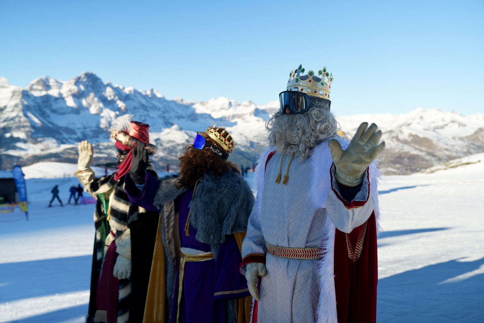 Fotos de la visita de los Reyes Magos a las estaciones de Aramón en el ...