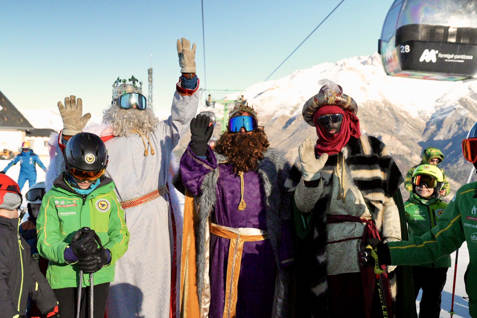 Fotos de la visita de los Reyes Magos a las estaciones de Aramón en el ...
